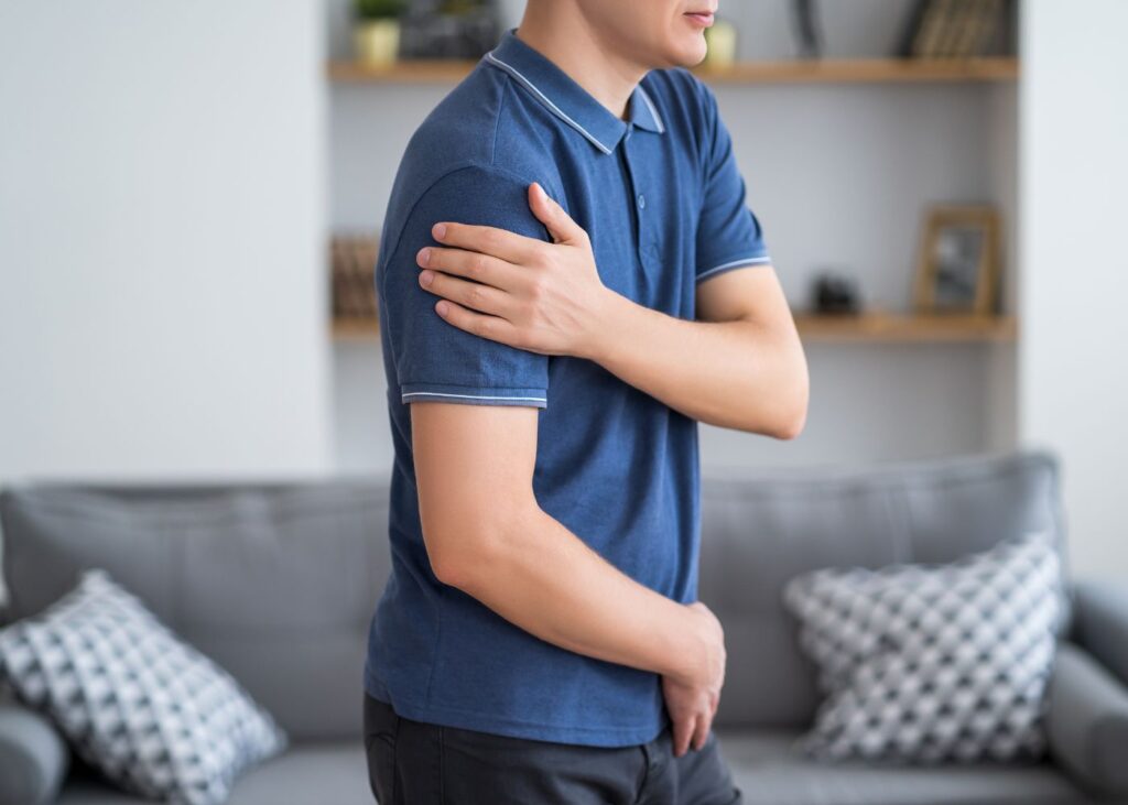 How to Fix a Dislocated Shoulder: Expert Tips | +MEDRITE